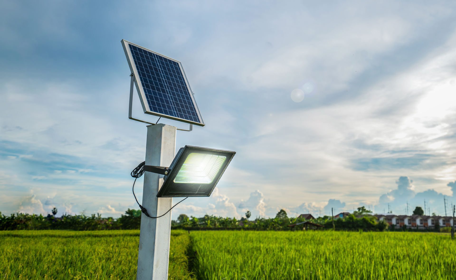 Cómo cargar una lámpara con panel solar