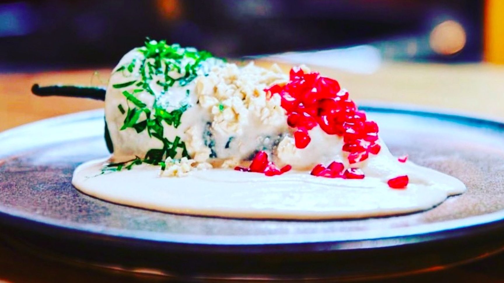 Cómo se preparan los auténticos chiles en nogada mexicanos