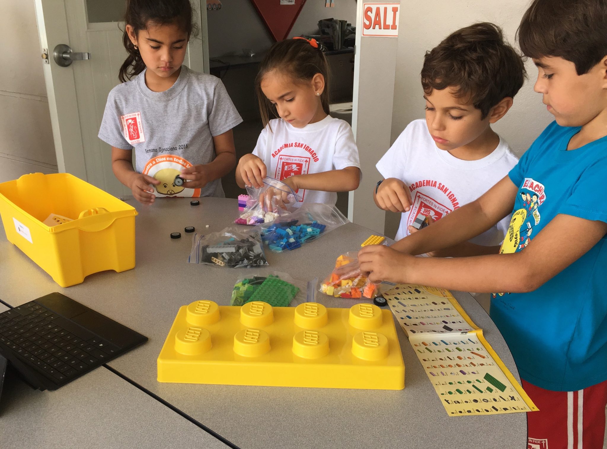 Qué incluye un kit de robótica de LEGO Education y cómo usarlo